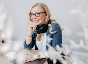 Vom öffentlichen Dienst zur Podcast-Produzentin - Mona Wiezoreck